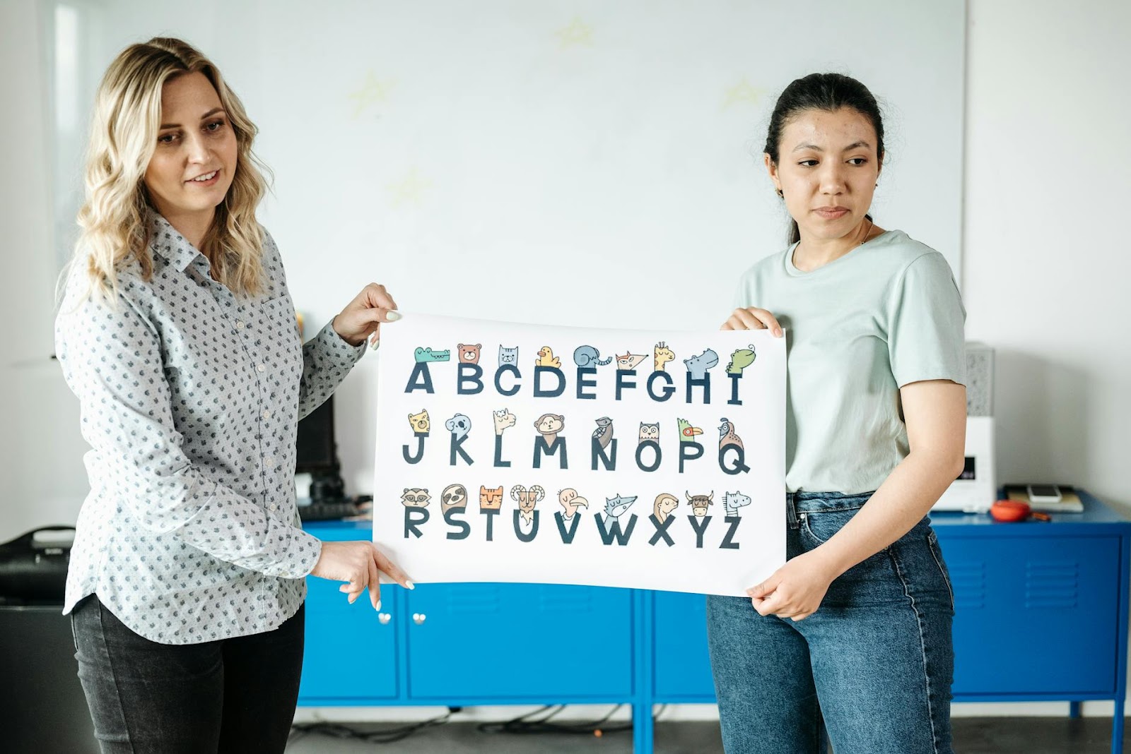 L’alphabet en anglais : lettres, prononciation et astuces simples pour s’en souvenir - Zee English